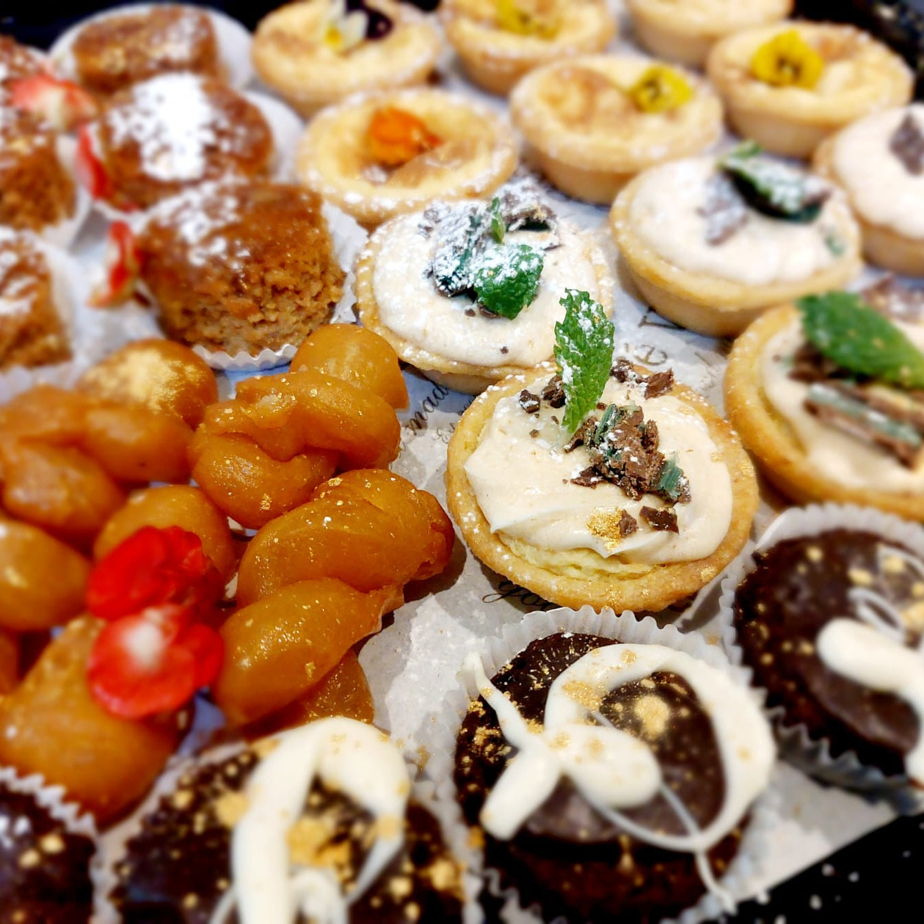 Heritage sweet treats mixed platter 30pc – Caffé Villagio